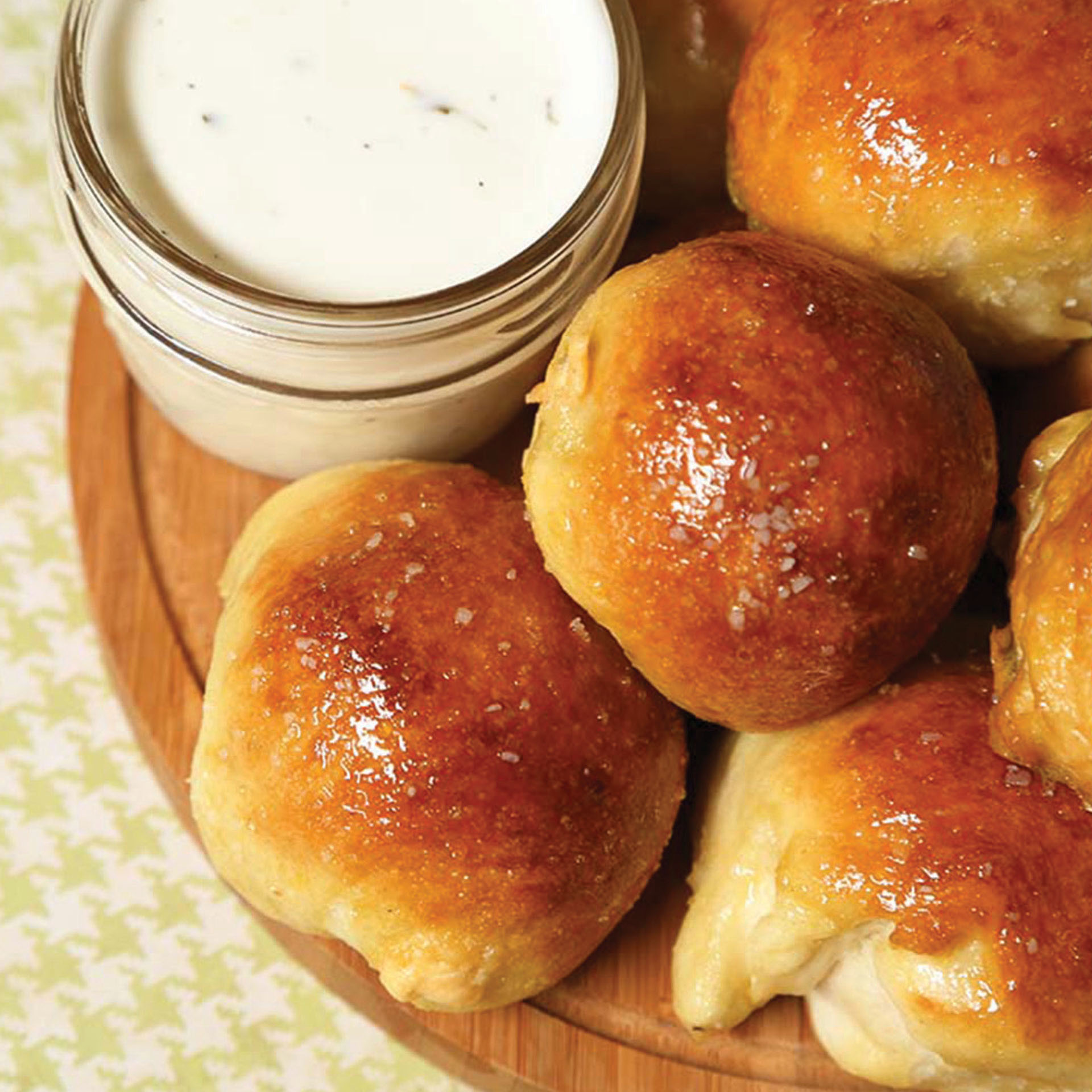 Jalepeño Popper Pretzel Bites - The Domestic Geek