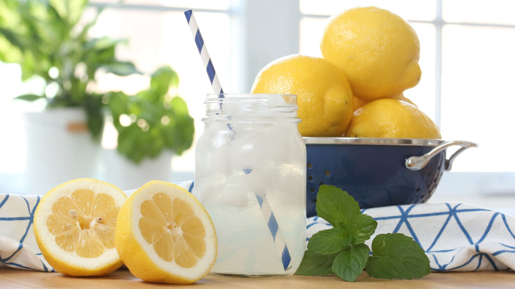 Classic Lemonade - The Domestic Geek