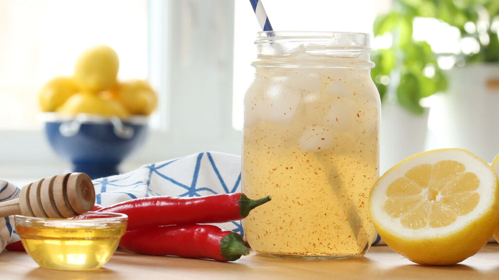 Honey Cayenne Lemonade - The Domestic Geek