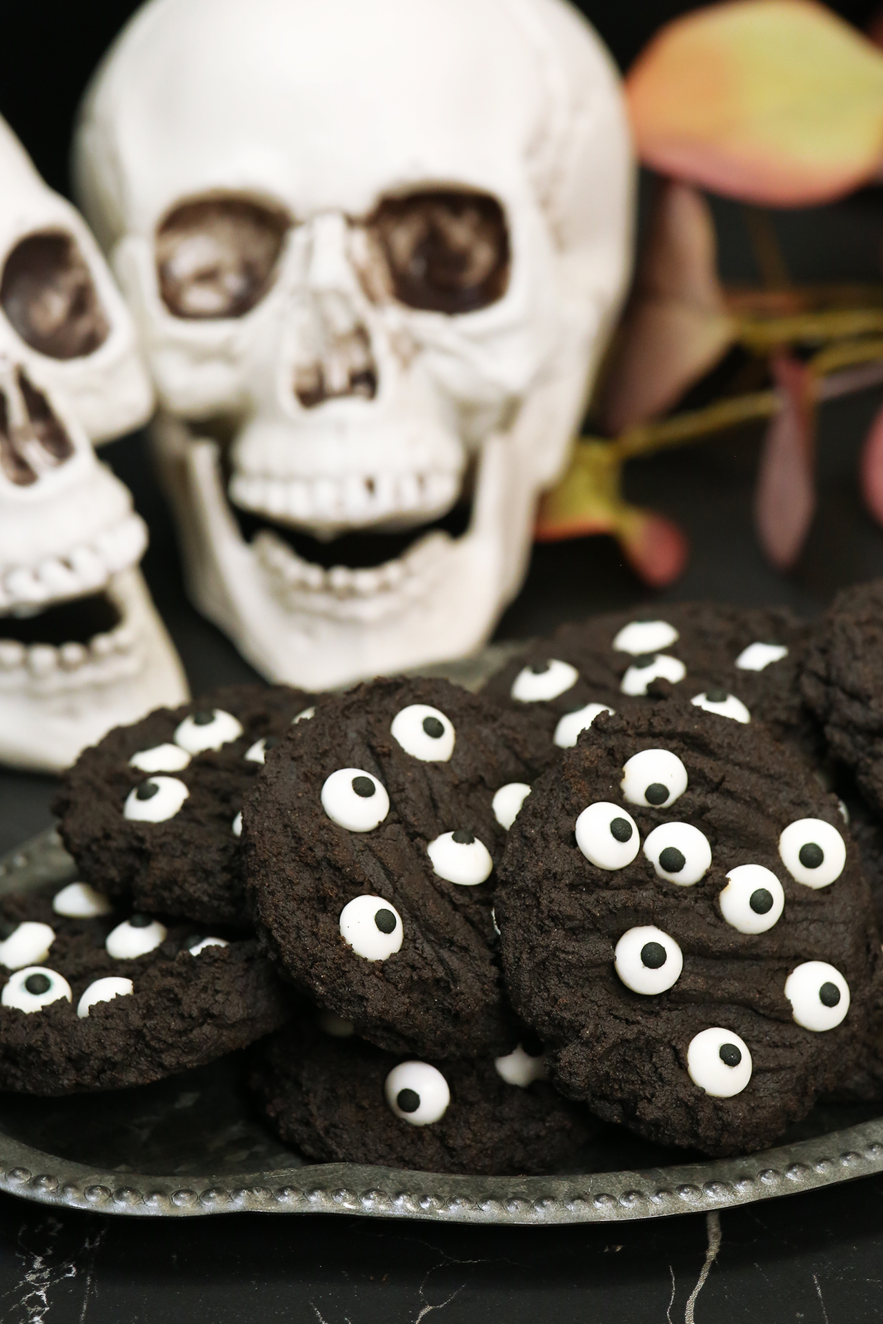 Spooky Eyeball Cookies - The Domestic Geek